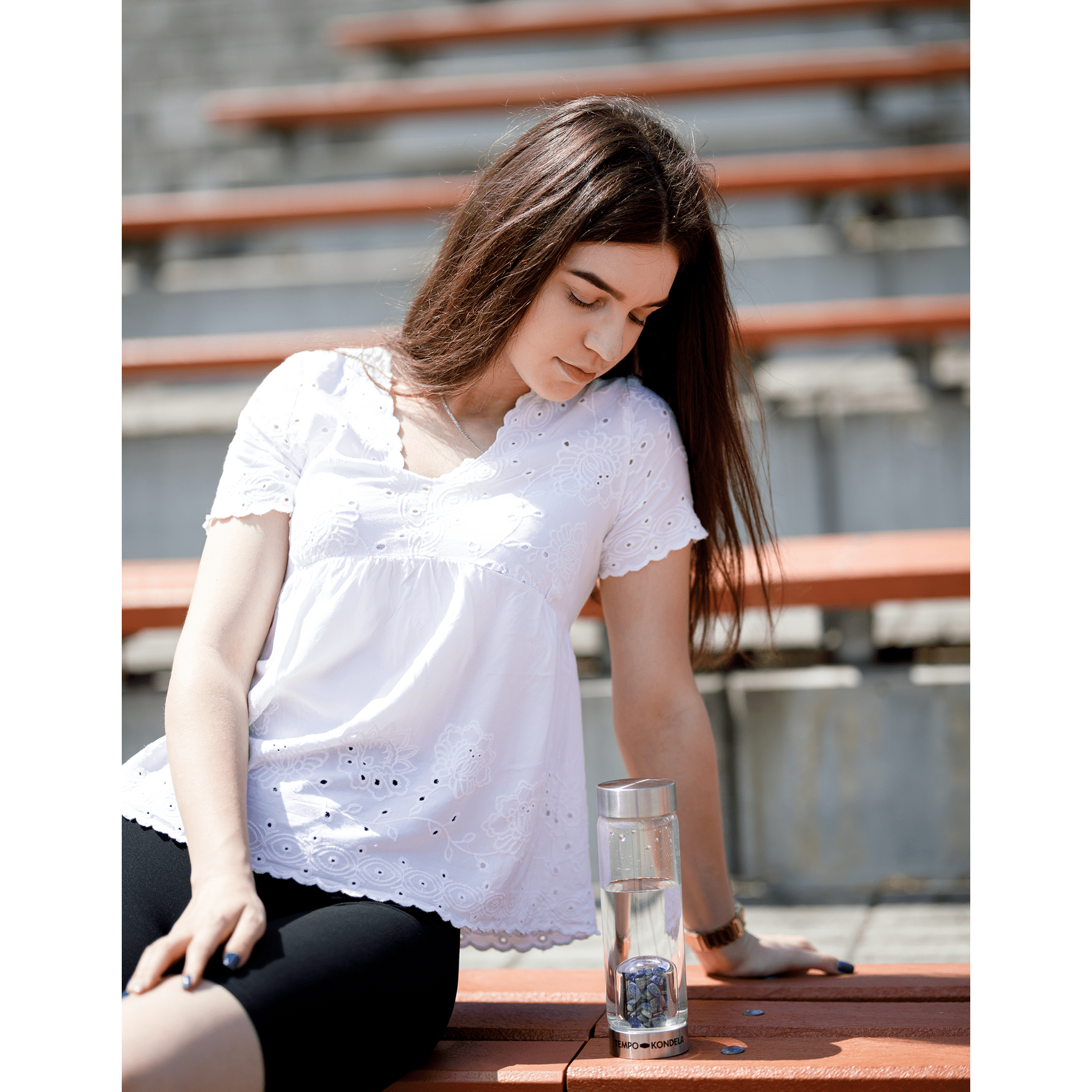 Sklenená fľaša s modrým kyanitom Crystal | Kondela.sk